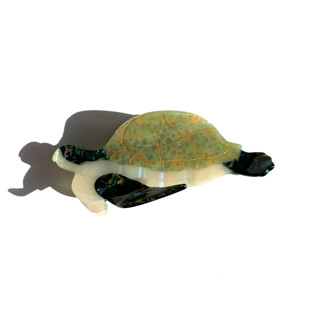 Turtle Hair Claw within Green